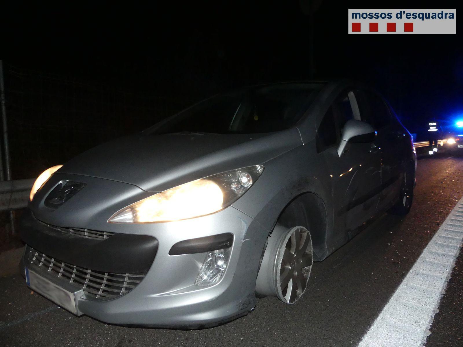Detenido Por Conducir De Forma Temeraria Sin Un Neumático Delantero